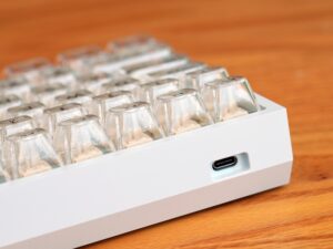 透明すぎて美しい！デスクを飾るおしゃれで高機能なキーボード｜Epomaker TH100のレビュー | ガジェ活