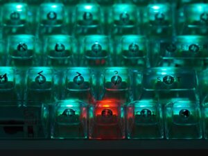 透明すぎて美しい！デスクを飾るおしゃれで高機能なキーボード｜Epomaker TH100のレビュー | ガジェ活